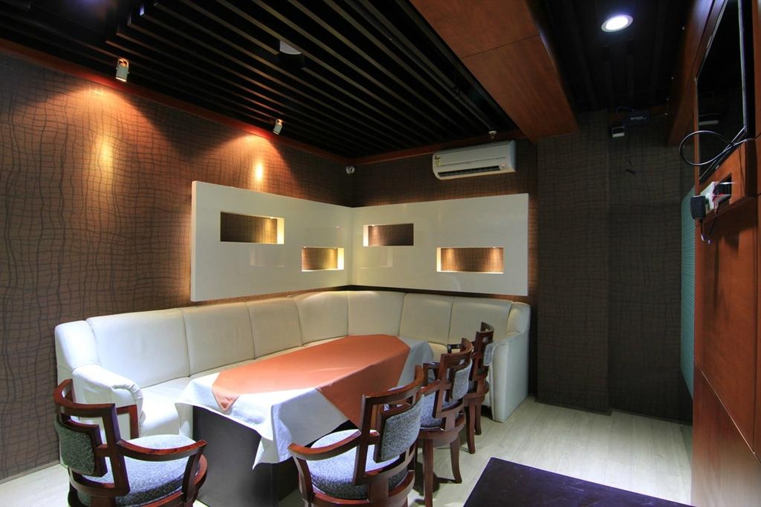 O2 Hotel Kaikhali, Kolkata | Banquet Hall | Wedding Hotel | WeddingZ.in