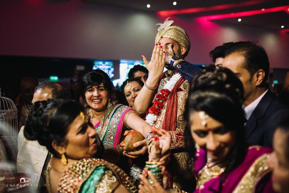 Into Candid Photography, Wedding photographer in Mumbai | WeddingZ