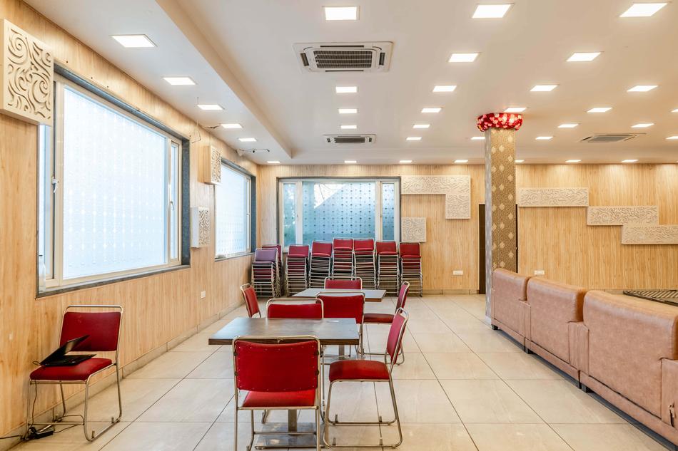 OYO Flagship 13847 HCMR Complex Shahdara, Delhi | Banquet Hall ...