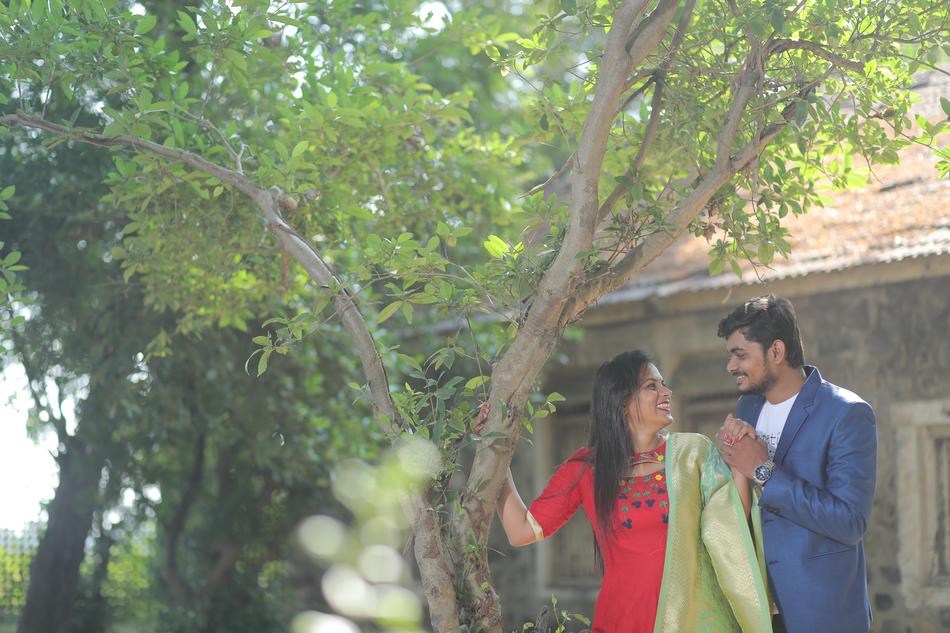 Naitik Mathukiya, Wedding photographer in Udhna, Surat | WeddingZ