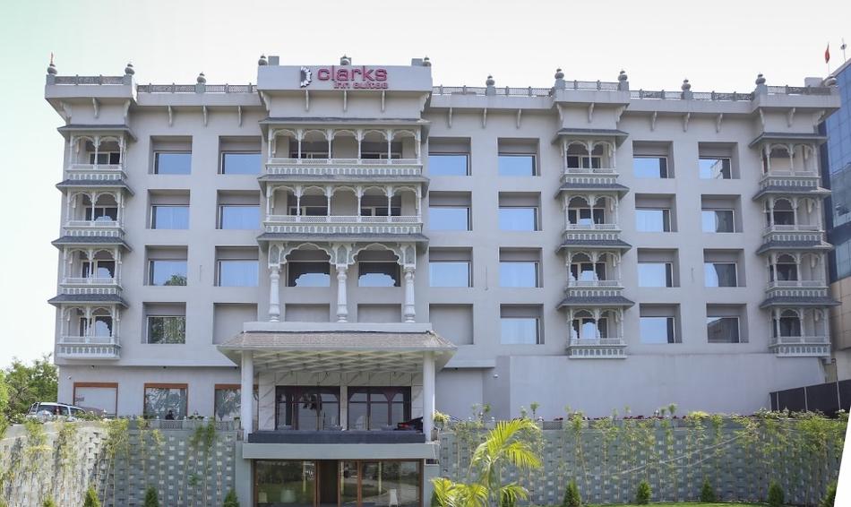 Clarks Inn Suites VIP Road, Raipur | Banquet Hall | Wedding Lawn ...