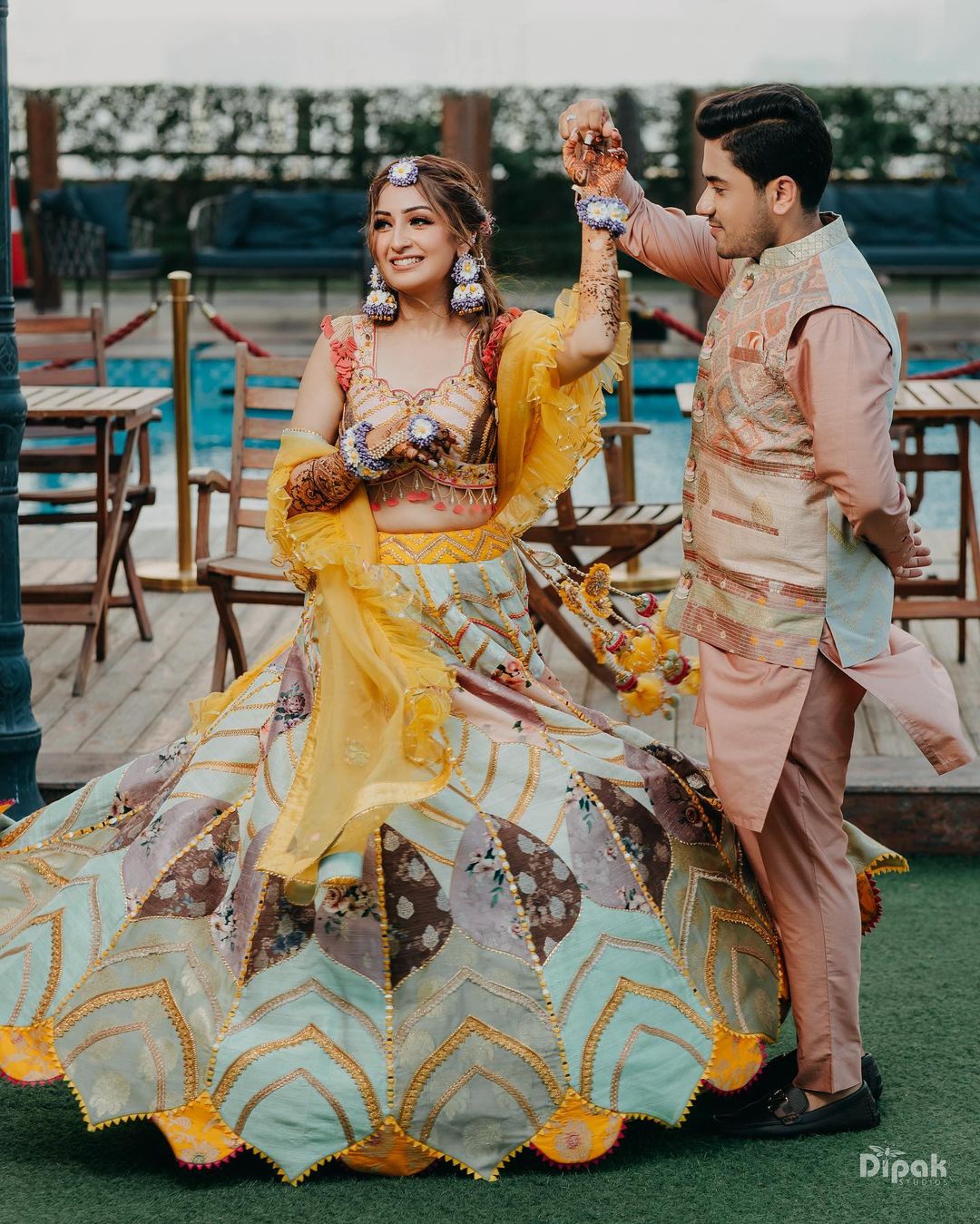 20 Offbeat Mehendi Outfits Which Are Sure to Leave You WOWED! | Bridal ...