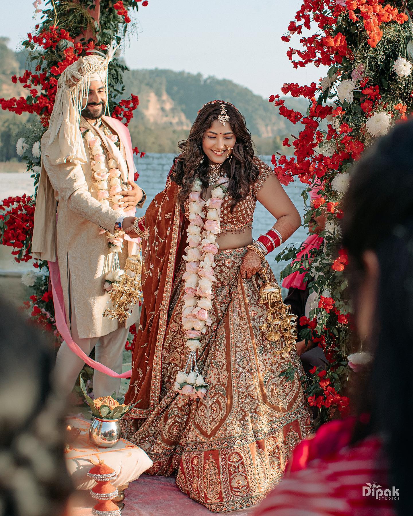 30+ Ethereal Jaimalas or Wedding Garland Designs We Spotted in Real ...