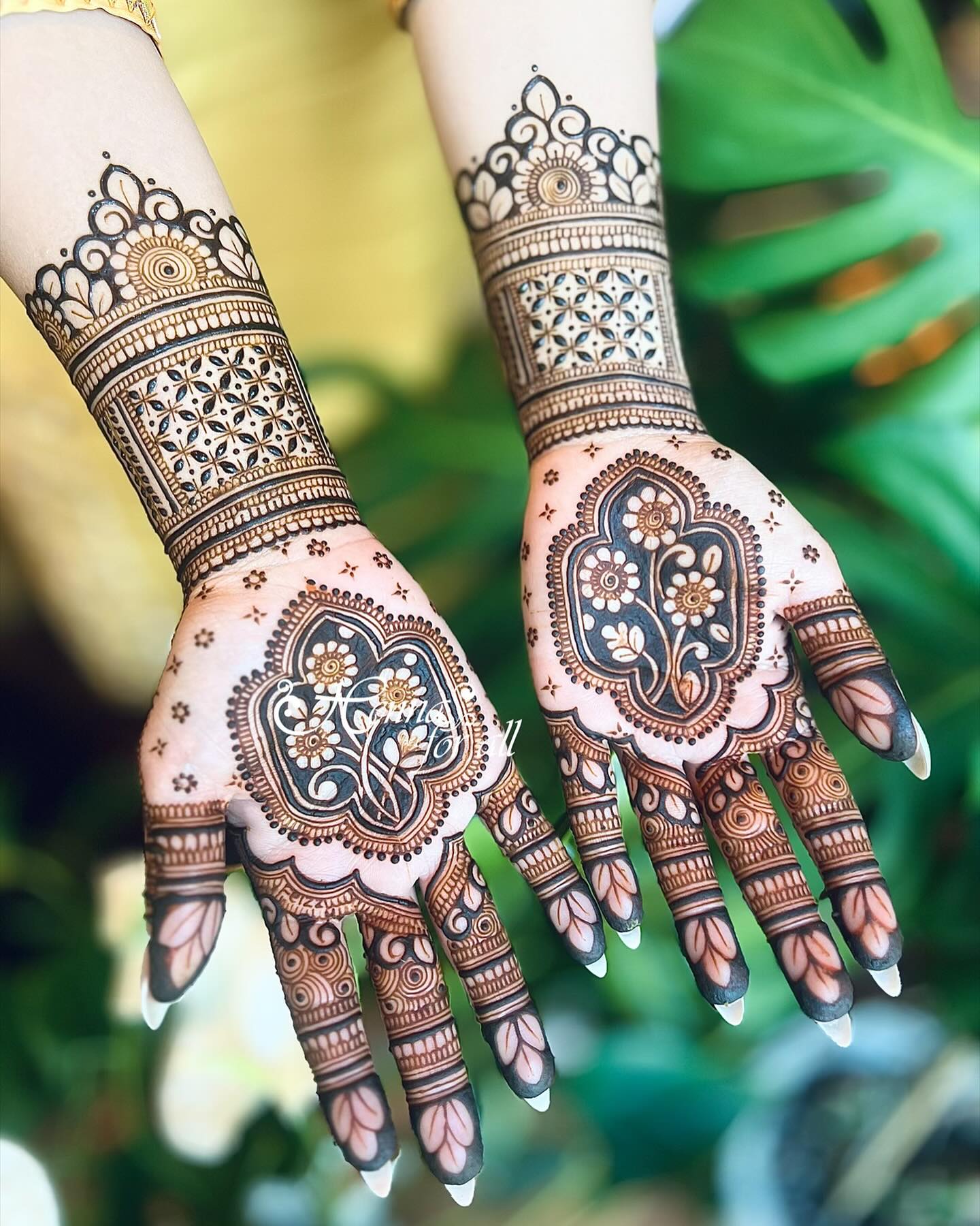 10+ Festive Mehendi Designs for Diwali 2024 | Bridal Mehendi and Makeup ...