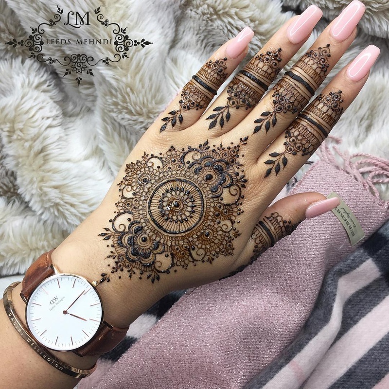 10+ Festive Mehendi Designs for Diwali 2025 | Bridal Mehendi and Makeup ...