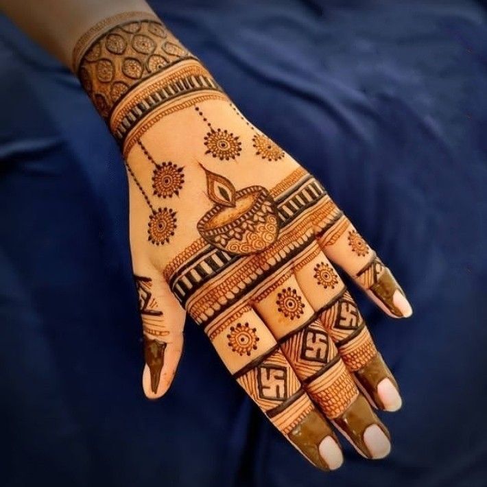 10+ Festive Mehendi Designs for Diwali 2024 | Bridal Mehendi and Makeup ...