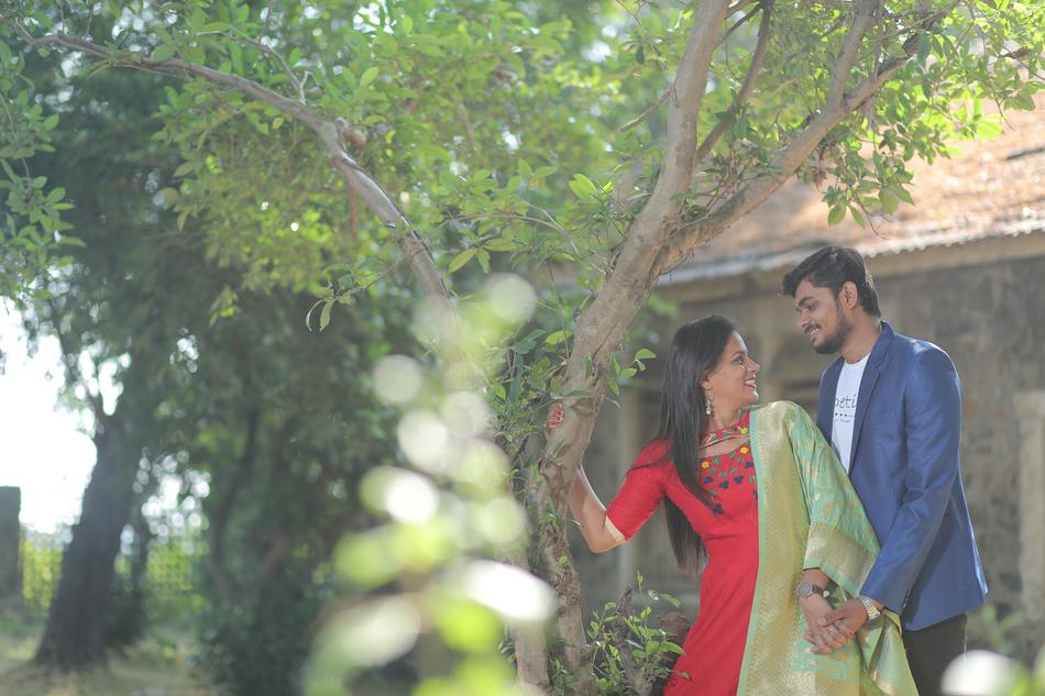 Naitik Mathukiya, Wedding photographer in Udhna, Surat | WeddingZ