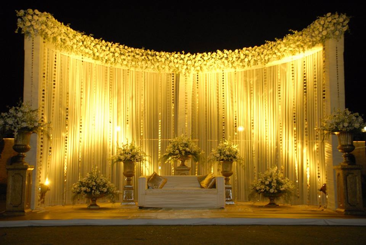 Charan Flower Decorators, Wedding Decorator in Delhi | WeddingZ