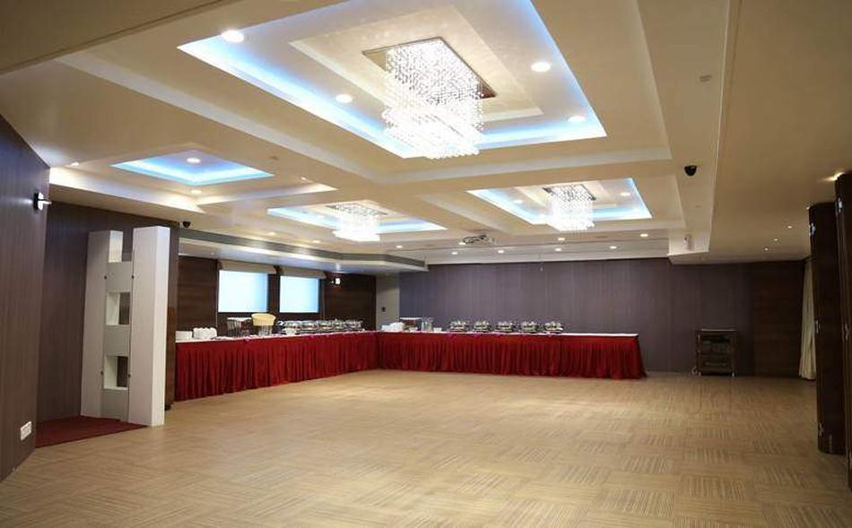 Hotel Page One Vastrapur, Ahmedabad | Banquet Hall | Wedding Hotel ...