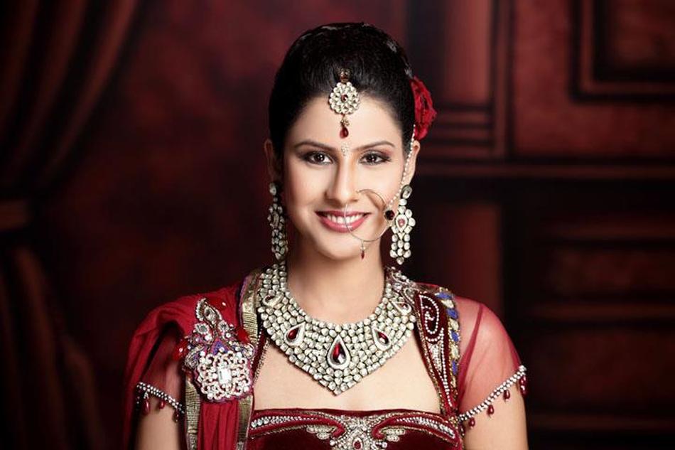 Amber by Pooja Sethi, Bridal Makeup Artist in Delhi | WeddingZ