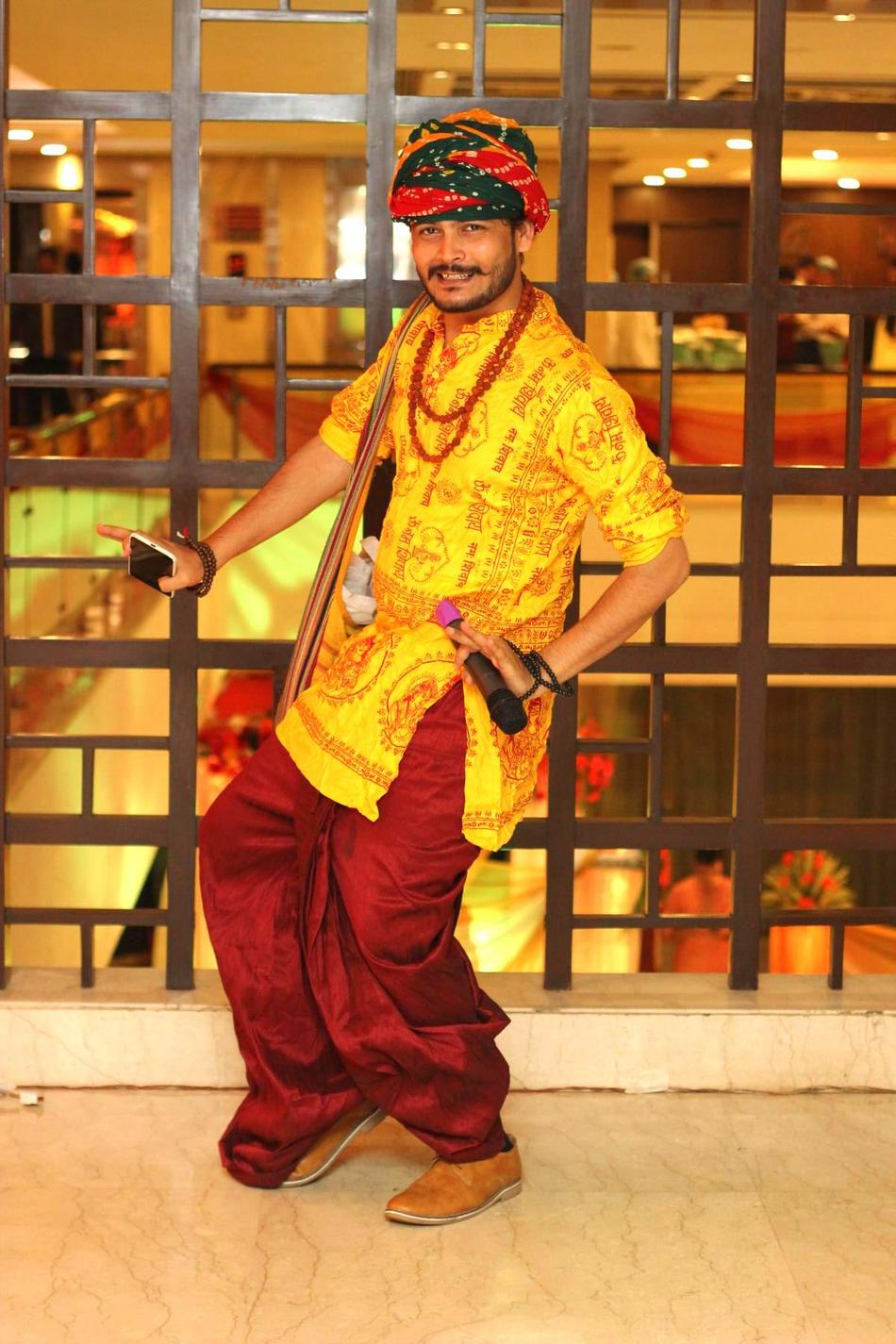 Anchor Gaurav AKA Ungli Baba, Wedding Anchor in Delhi | WeddingZ