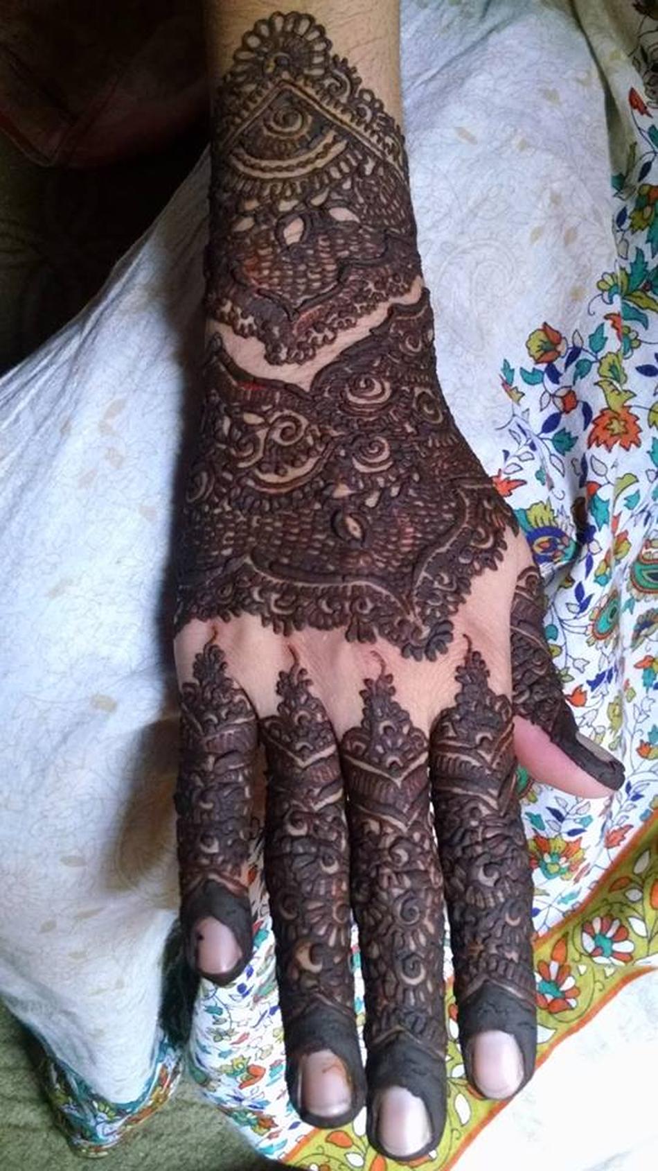 Sana Mehndi Classes, Bridal Mehndi Artist in Mumbai | WeddingZ