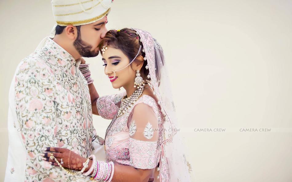 Camera Crew, Wedding photographer in Mumbai | WeddingZ