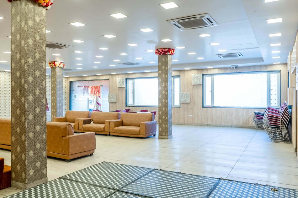 OYO Flagship 13847 HCMR Complex Shahdara, Delhi | Banquet Hall ...