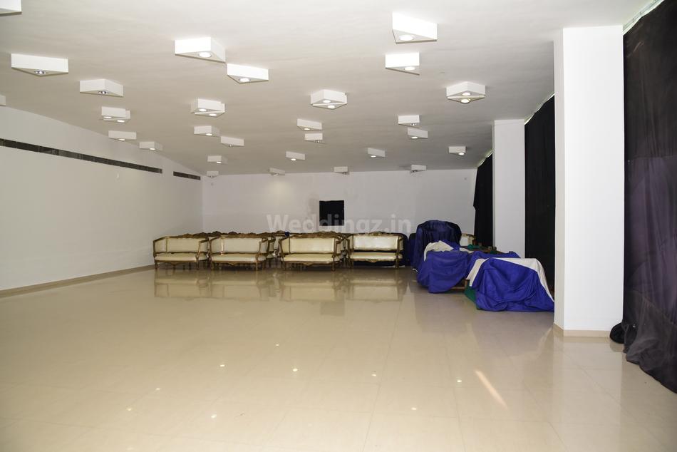 Alkapuri Club Alkapuri, Baroda | Banquet Hall | Wedding Lawn | WeddingZ.in