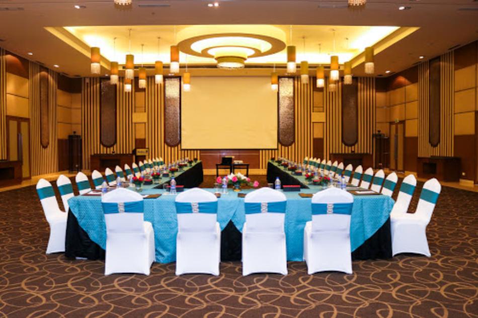 Radisson Blu Greater Noida, Noida | Banquet Hall | 5 Star Wedding Hotel ...