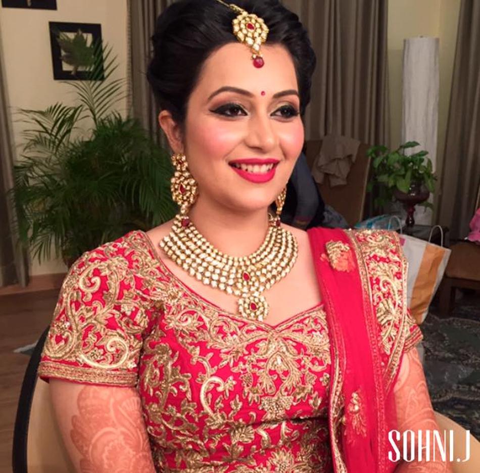 Sohni Juneja, Bridal Makeup Artist in Delhi | WeddingZ