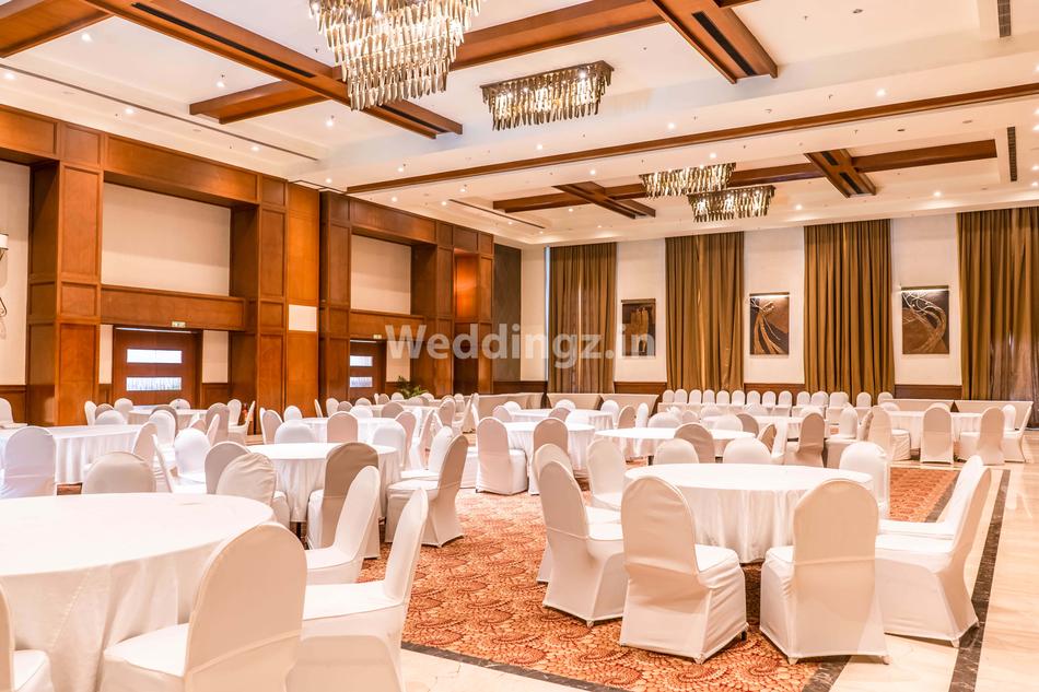 DLF Club 5 Sector 52, Gurugram | Banquet Hall | Wedding Lawn | WeddingZ.in