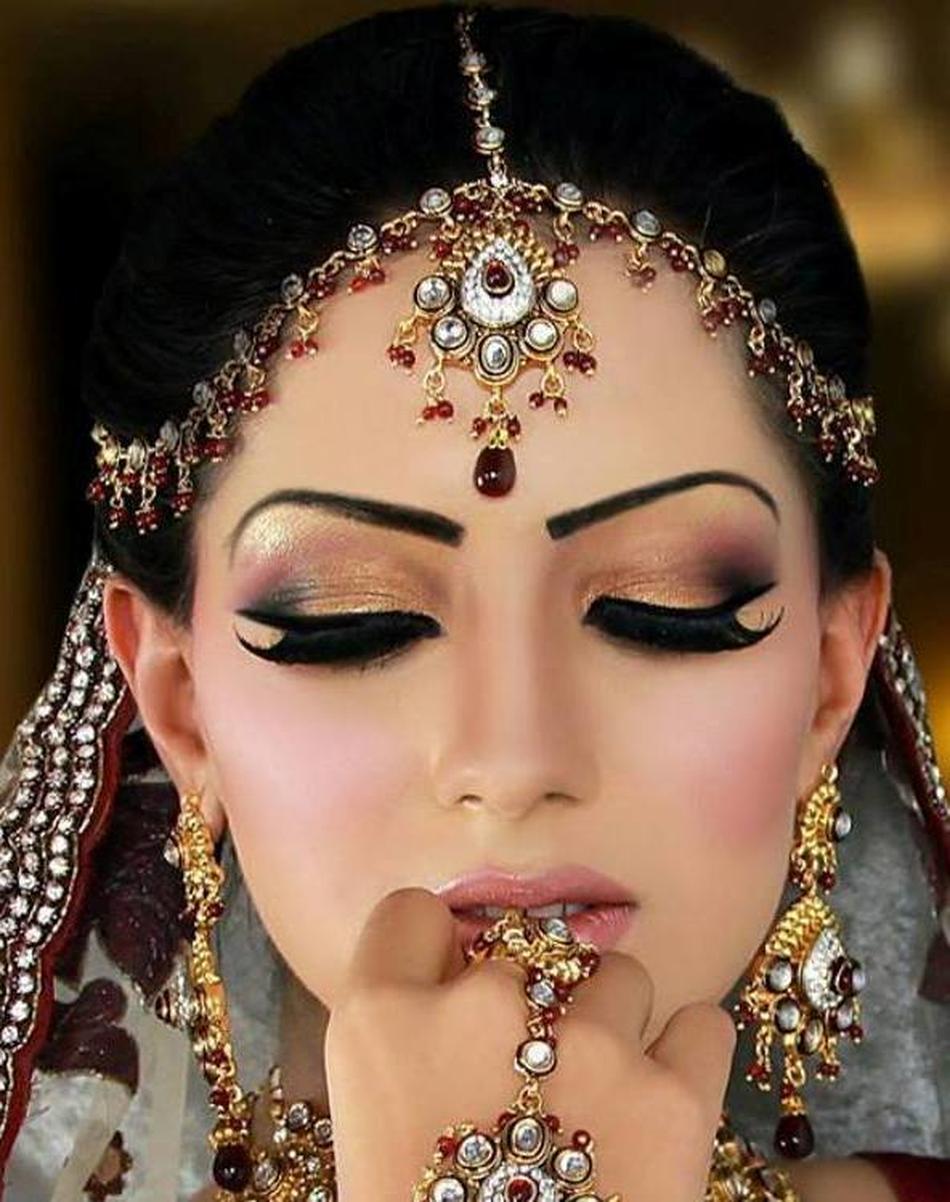 Renu Arora Hair & Makeup, Bridal Makeup Artist in Delhi | WeddingZ