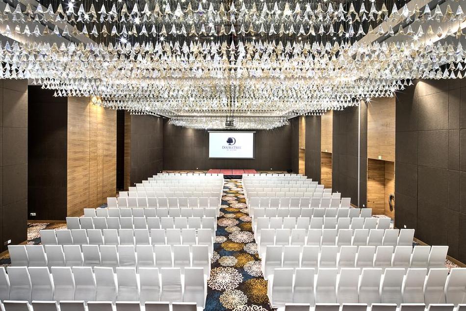 DoubleTree By Hilton Panjim, Goa | Banquet Hall | Wedding Lawn ...