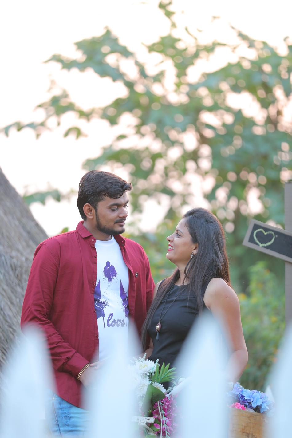 Naitik Mathukiya, Wedding photographer in Udhna, Surat | WeddingZ