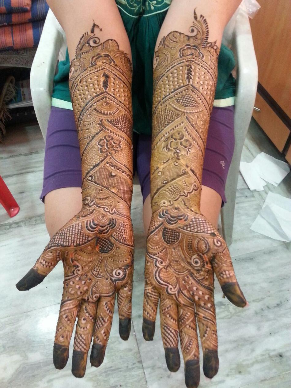 Artistic Mehndi Arts, Bridal Mehndi Artist in Mumbai | WeddingZ