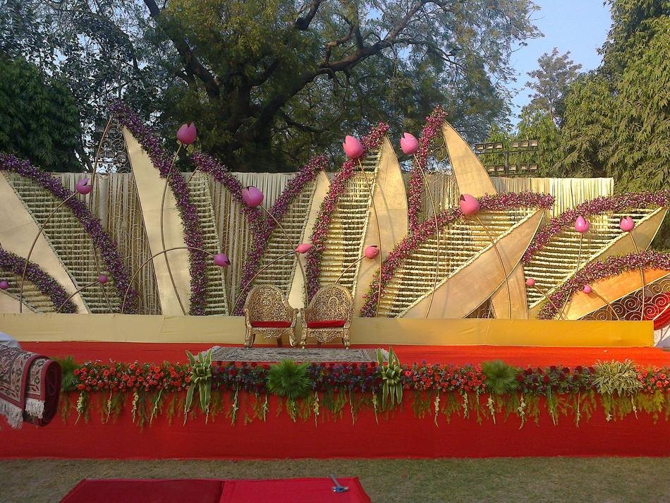 Alkapuri Club Alkapuri, Baroda | Banquet Hall | Wedding Lawn | WeddingZ.in