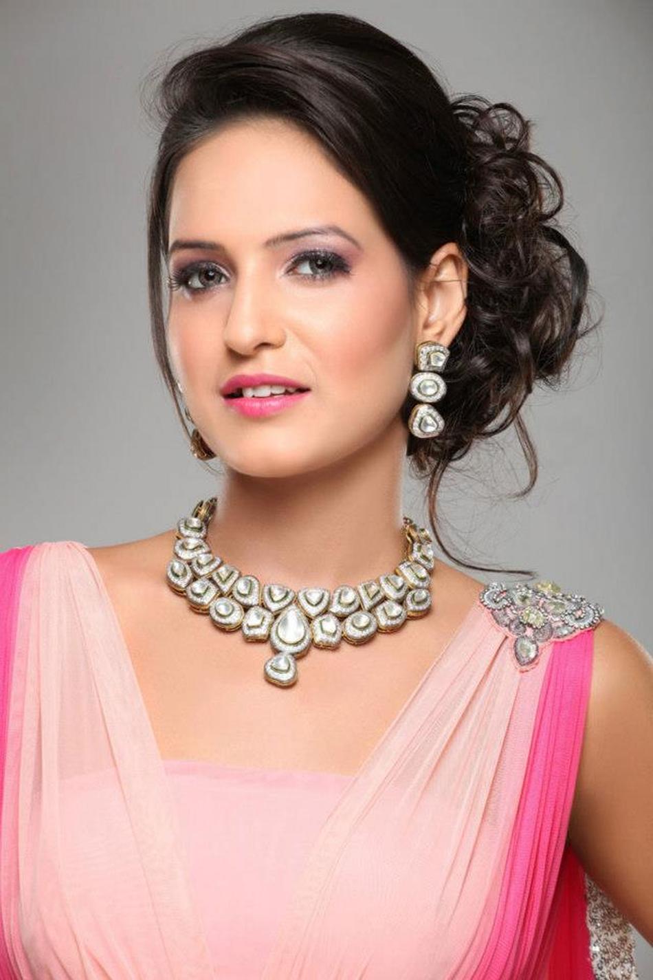 Amber by Pooja Sethi, Bridal Makeup Artist in Delhi | WeddingZ