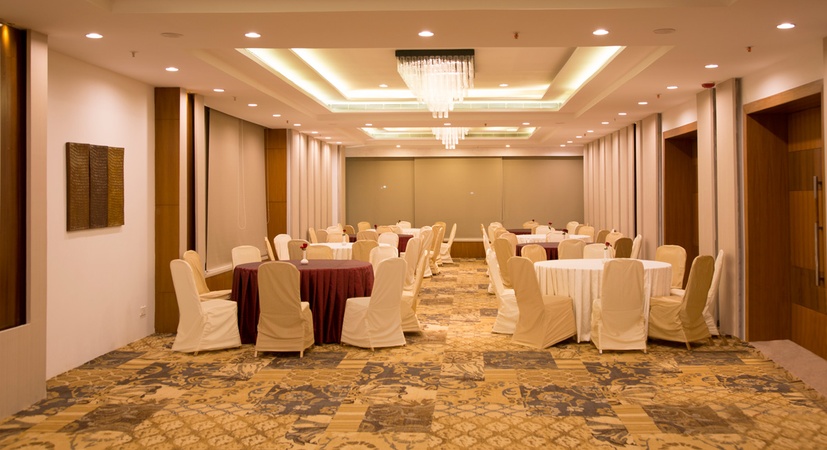 V7 Hotel Porur, Chennai | Banquet Hall | Wedding Hotel | WeddingZ.in