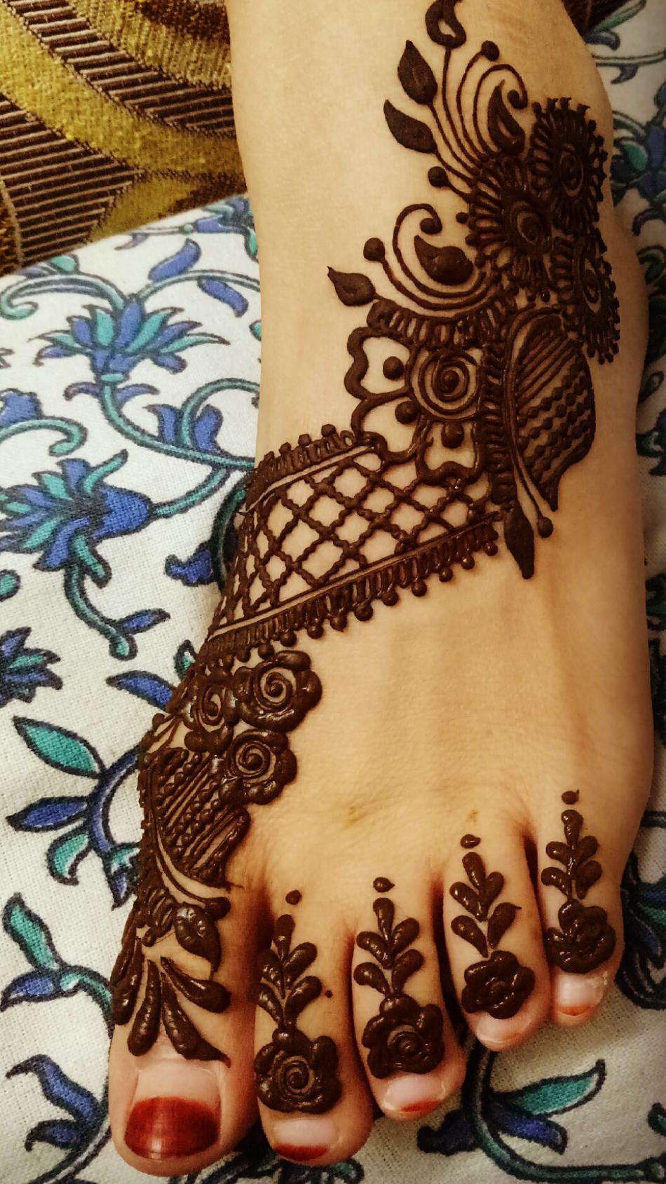Saba Mehendi, Bridal Mehndi Artist in Nashik | WeddingZ
