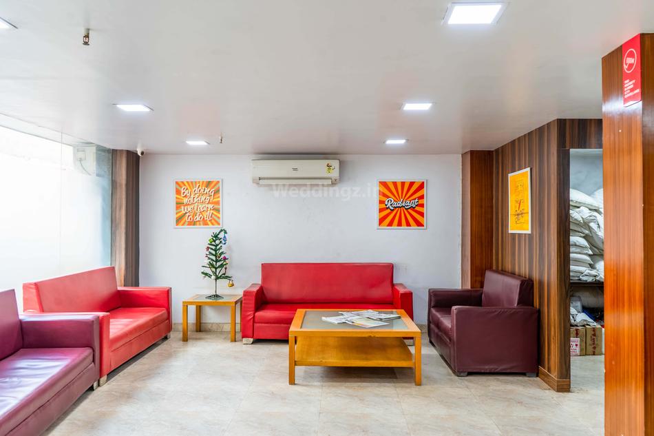 OYO Flagship 13847 HCMR Complex Shahdara, Delhi | Banquet Hall ...