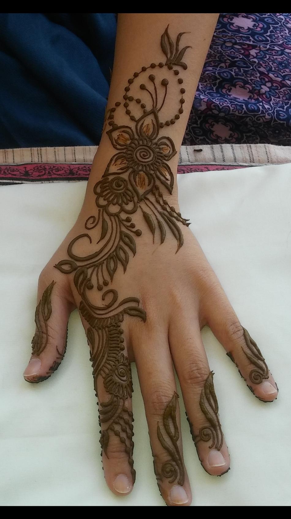 Saba Mehendi, Bridal Mehndi Artist in Nashik | WeddingZ