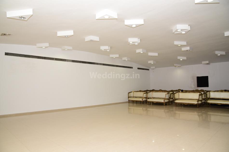 Alkapuri Club Alkapuri, Baroda | Banquet Hall | Wedding Lawn | WeddingZ.in