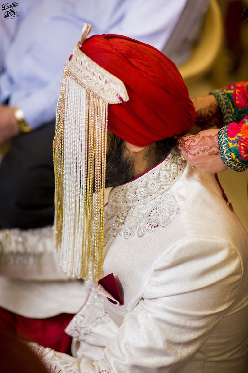 An Indoor Sikh Wedding Ceremony that exuded class | Weddingz.in