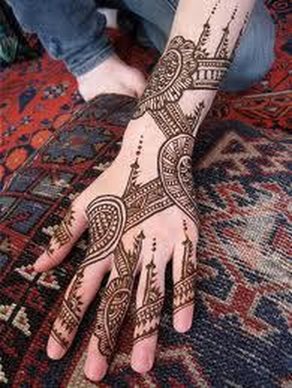 Hina Mehndi Designer, Bridal Mehndi Artist in Colaba, Mumbai | WeddingZ