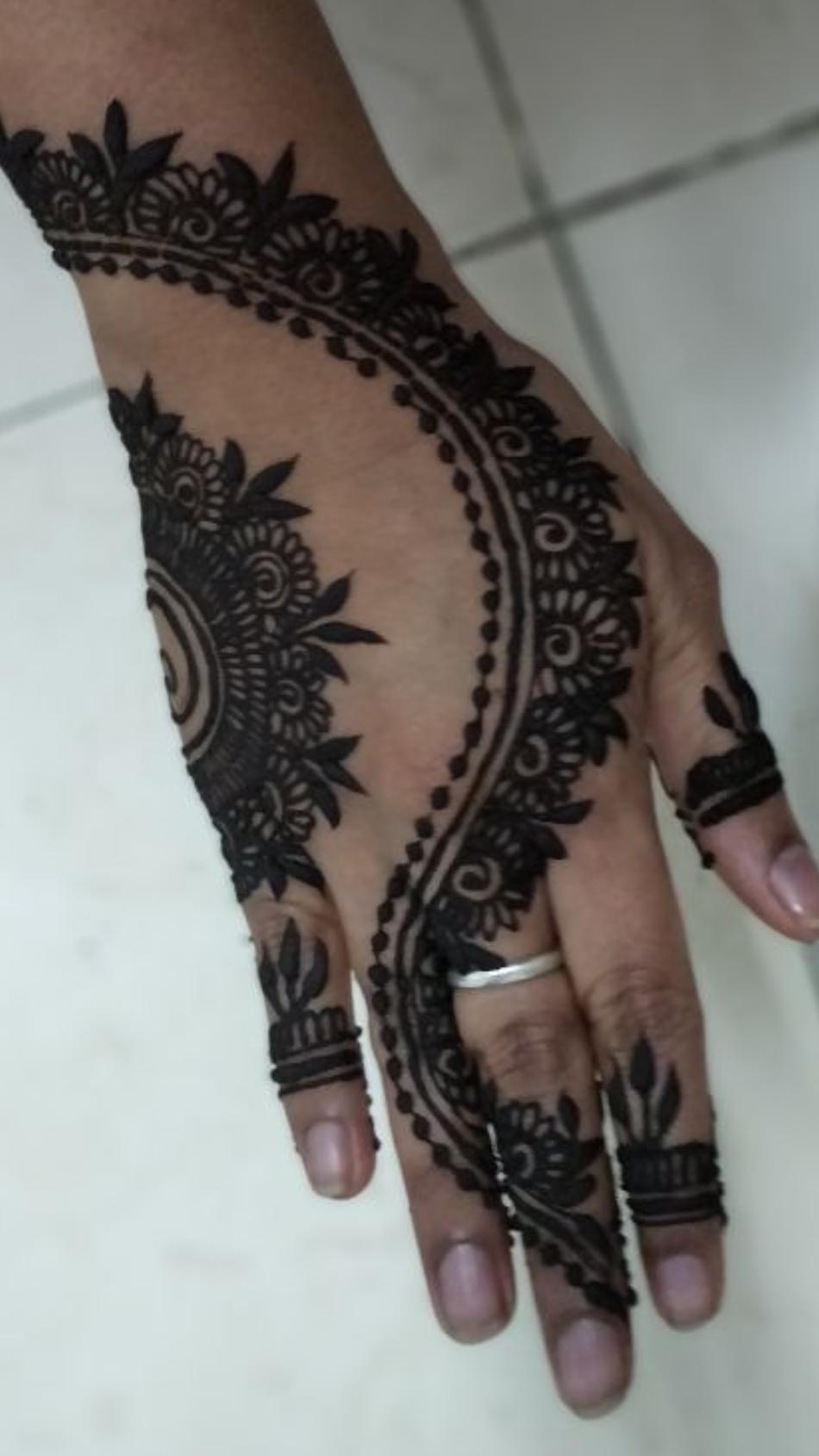 Saba Mehendi, Bridal Mehndi Artist in Nashik | WeddingZ