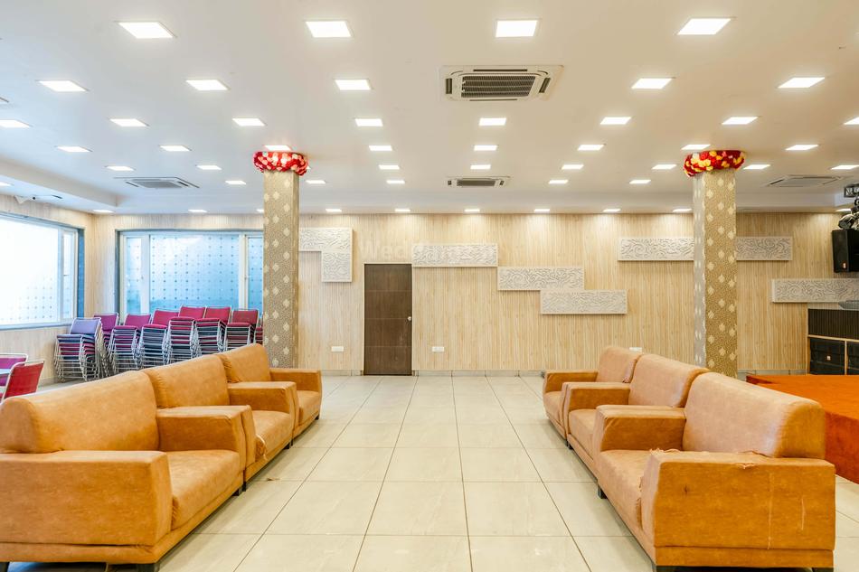 OYO Flagship 13847 HCMR Complex Shahdara, Delhi | Banquet Hall ...