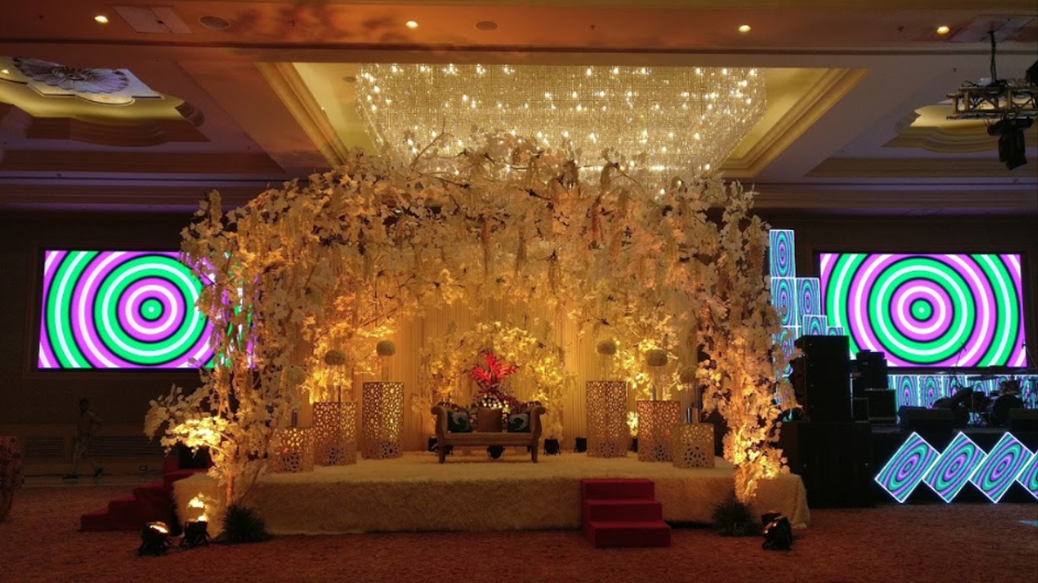 Seven Seas Hotel Rohini, Delhi | Banquet Hall | Wedding Lawn | WeddingZ.in