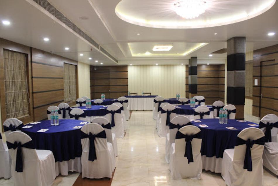 Hotel The Golden Apple Mahanagar, Lucknow | Banquet Hall | Wedding ...