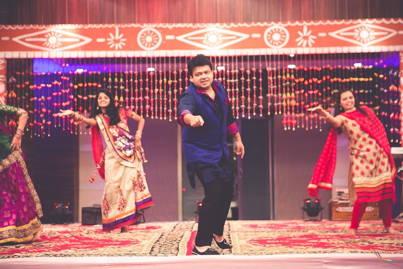 Vibrant Gujrati Wedding held at The Marriott, Jaipur | Weddingz.in