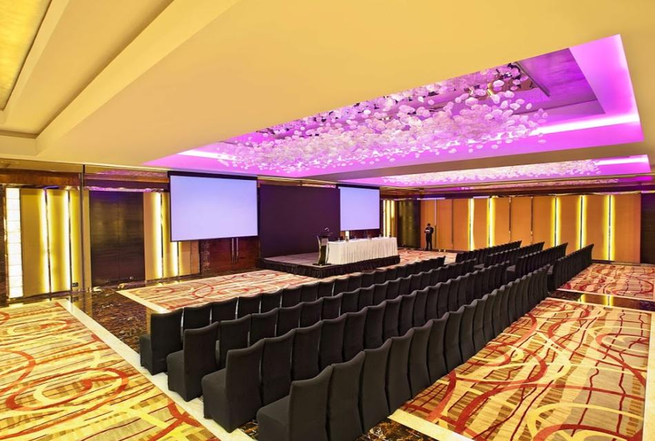Radisson Blu Plaza Mahipalpur, Delhi | Banquet Hall | Wedding Lawn ...